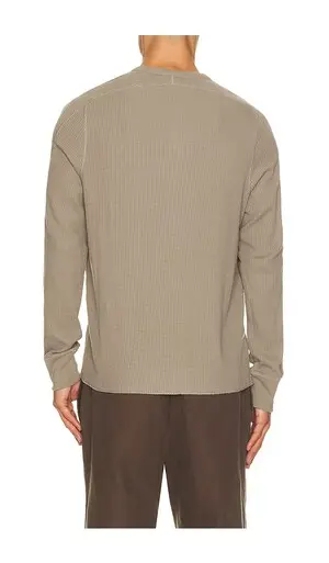 SKIMS Waffle Cropped Slim Henley In Brown