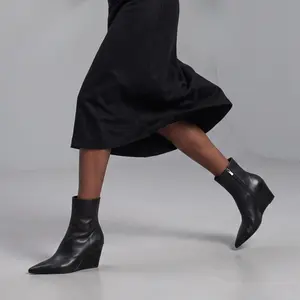 AMIE RAFA Jody Leather Wedge Boots - Black