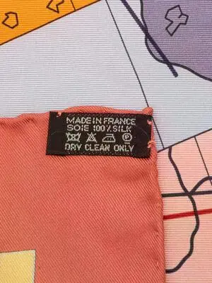 Hermès 2000-2026 Le Monde Est Vaste Silk Scarf 90 Scarves - Multicolour