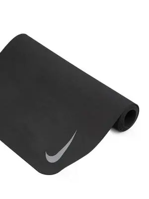 Nike Logo-print Toga Mat - Black