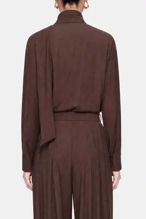 NOCTURNE Stone Accessory Stand Collar Blouse