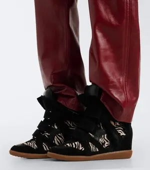 Isabel Marant Étoile Bekett Calf Hair And Suede Wedge Sneakers - Black