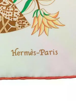 Hermès 2000-2026 Fleurs Et Papillons De Tissus Silk Scarf 90 Scarves - Multicolour
