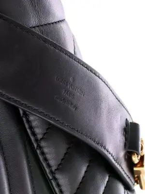 LOUIS VUITTON New Wave Chain Bag Quilted Leather Mm Crossbody Bag