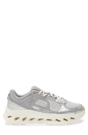 On Cloudtilt Arc Running Shoe - Alloy/ivory