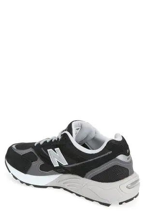 NEW BALANCE Gender Inclusive 880r Running Shoe