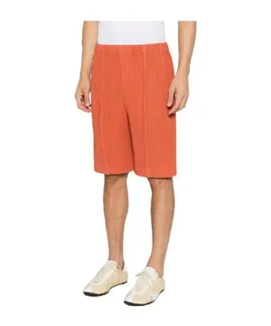 Issey Miyake Homme Plissé Pleated Straight-hem Shorts - Scarlet