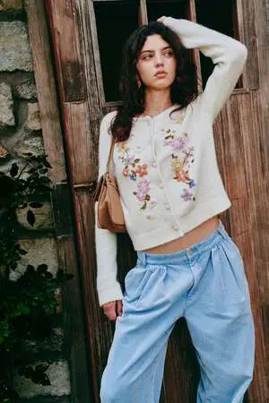 Fabrique Laelia Hand Embroidery Floral Cardigan In Alpaca Wool Blend - White