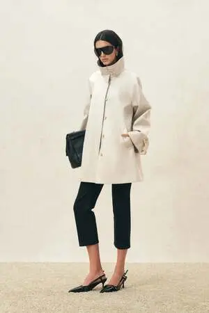 Fabrique Elowen Pleated Back Cape Trench Coat In Cotton Twill - Grey