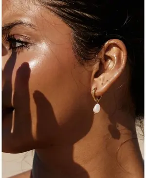 ATOLEA Hammered Pearl Hoop Earrings - Gold