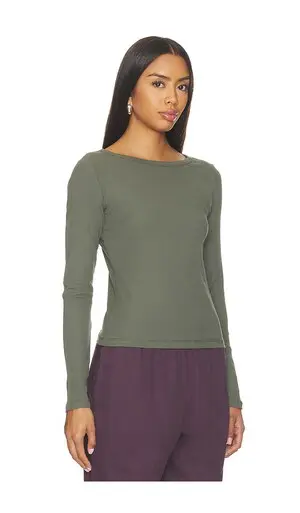 Vuori Longsleeve Pose Subtle Scoop Top In Olive