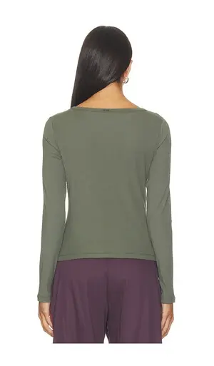Vuori Longsleeve Pose Subtle Scoop Top In Olive