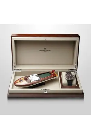FREDERIQUE CONSTANT Runabout Gmt Automatic Leather Strap Watch