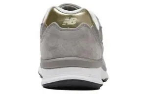 NEW BALANCE 880 Sneakers