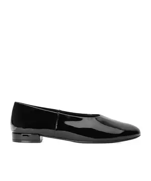 STUART WEITZMAN Lenny Flat