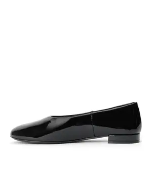 STUART WEITZMAN Lenny Flat