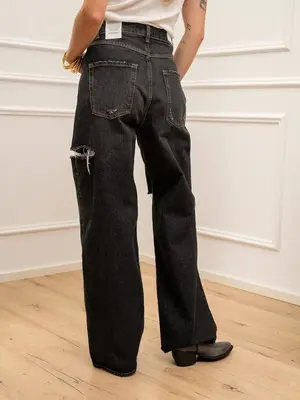 ICON DENIM LOS ANGELES Distressed Jeans