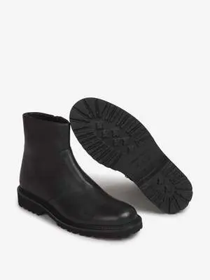 COMMON PROJECTS Round-toe Boots