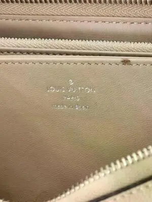 LOUIS VUITTON Zippy Wallet Mahina Leather Small Wallets