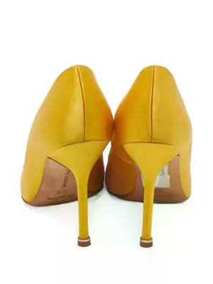 Manolo Blahnik Hangisi Crystal-buckle Pumps