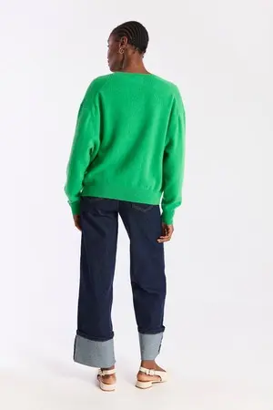 BRODIE CASHMERE Hailey 100% Cashmere V-neck Sweater