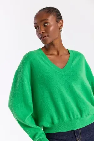 BRODIE CASHMERE Hailey 100% Cashmere V-neck Sweater
