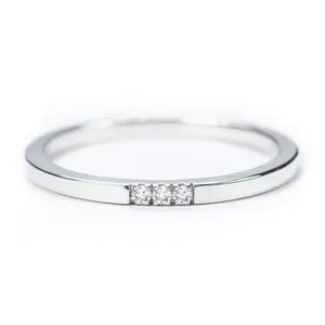 Jewlr Minimalist Band With Micro-pavé Stones
