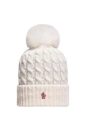 Moncler Cable Knit Beanie With Long-haired Sheepskin Pom-pom And Logo Patch - Bianco