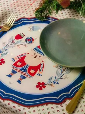 VESTA Gnome Scalloped Charger Plates