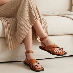 KNEETOES Elowyn Cross Strap Sandal - Brown