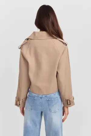 SASHA THERESE Caroline Trench