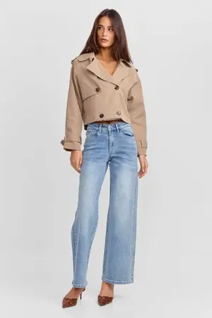 SASHA THERESE Caroline Trench