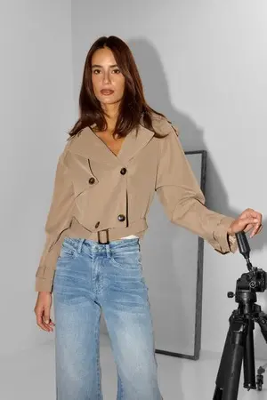 SASHA THERESE Caroline Trench