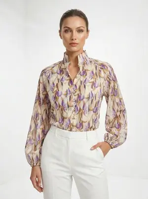 EXQUISE Yesenia High Neck Shirt