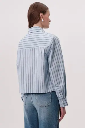 EXQUISE Kaylie Collar Side Slit Striped Shirt