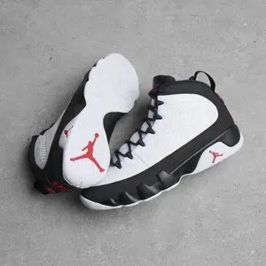 JORDAN 9 Retro Sneaker