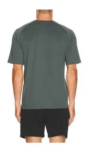 Beyond Yoga All In Active Tee In Army - Slate Green