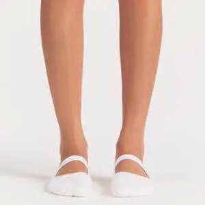 SKIMS Dri Fit™ Pilates No Show Socks | White | Small | Nike Accessories - Snow