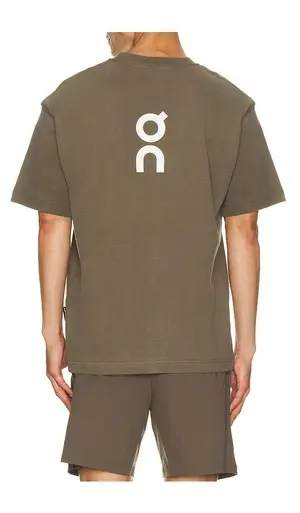 On Club Tee In Brown