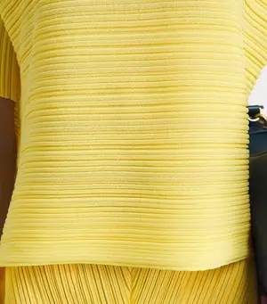 Issey Miyake Paper Bounce Knit T-shirt - Yellow