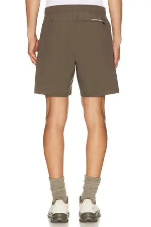 On 7 Core Shorts In Brown