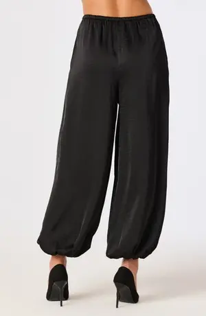 Astr The Label Airen Satin Jogger Pants