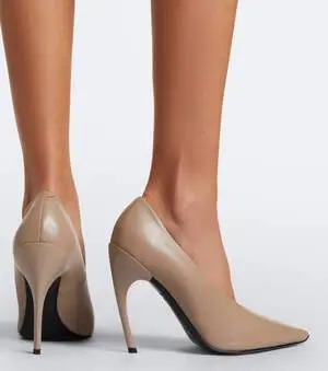 ROGER VIVIER Choc Leather Pumps