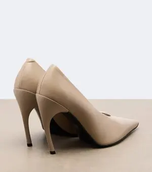 ROGER VIVIER Choc Leather Pumps