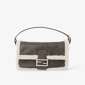 Fendi Baguette® 26424 - Black