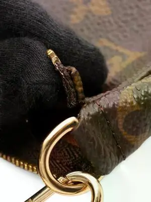 LOUIS VUITTON 2000 Pochette Accessoires Monogram Shoulder Bag