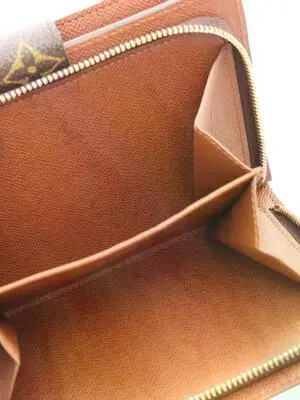 LOUIS VUITTON 2005 Monogram Bi-fold Wallet