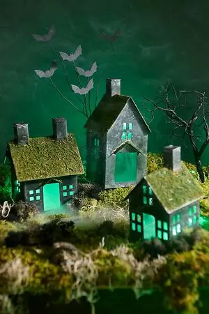 TERRAIN Concordville Halloween Mossy Cab