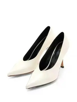 JUDE Kiss Pointed-toe Pumps