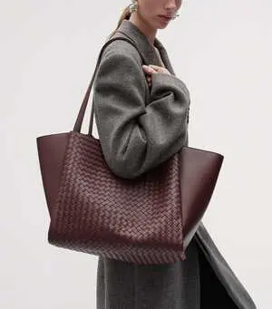 Bottega Veneta Large Leather Corso Tote Bag